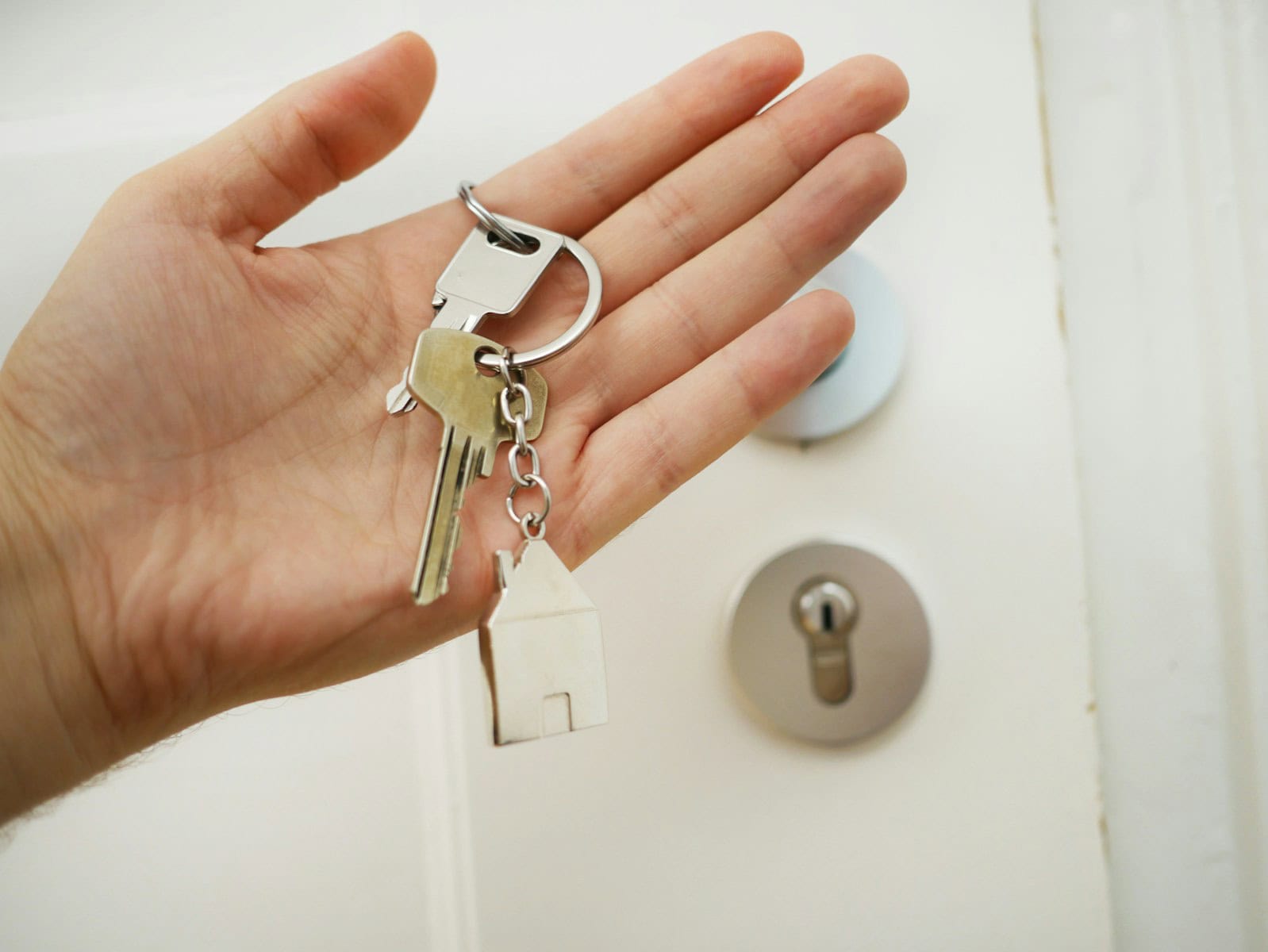 Buying a House as a Single Person: Step-by-Step Guide